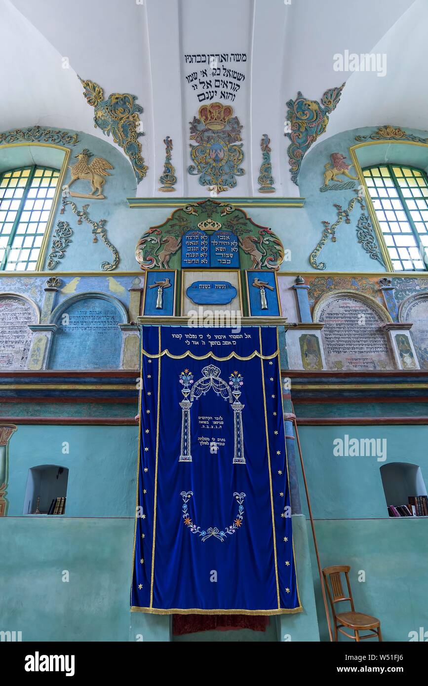 Torah shrine hi-res stock photography and images - Alamy