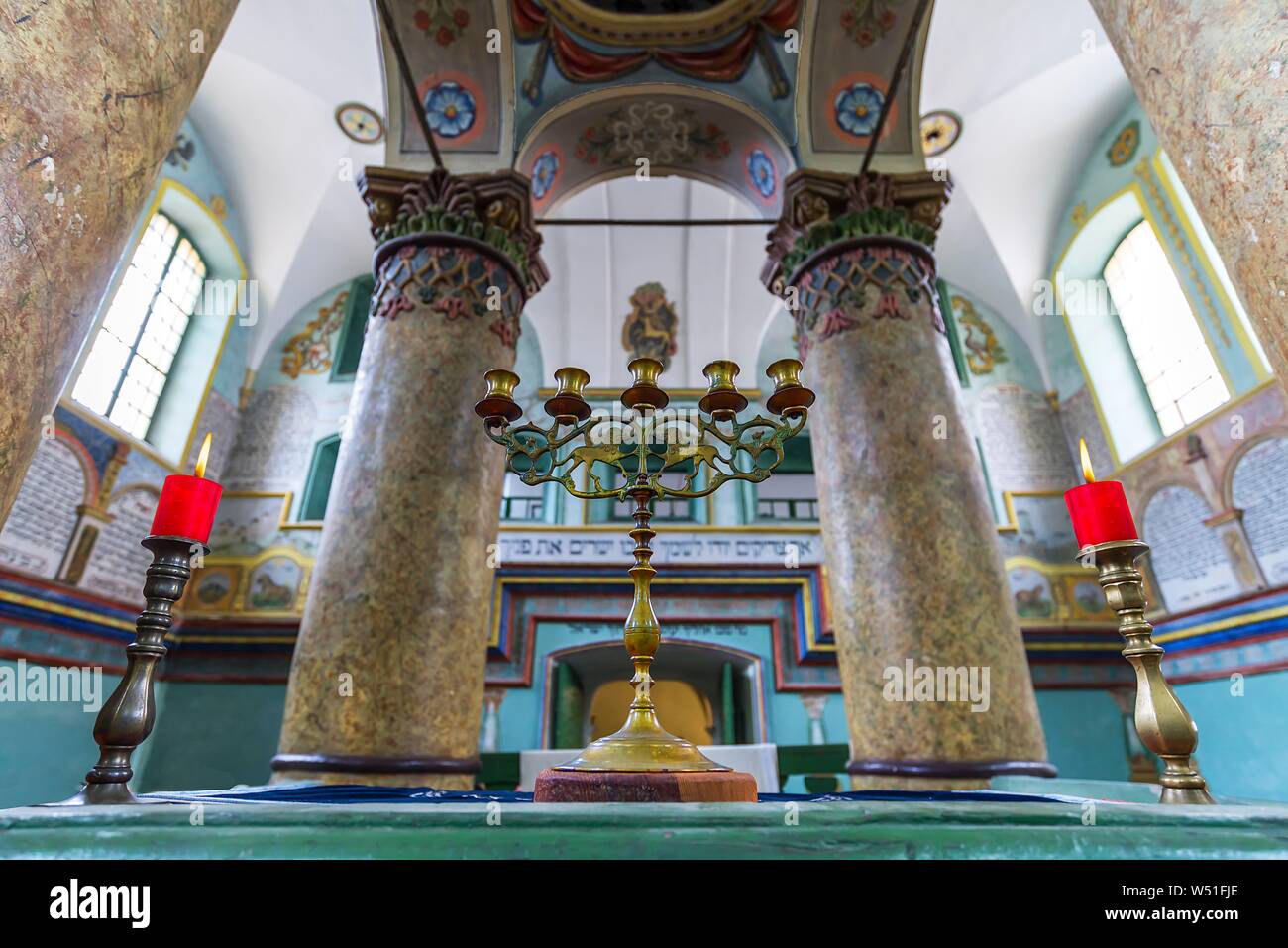 Central bima with candlestick hi-res stock photography and images - Alamy