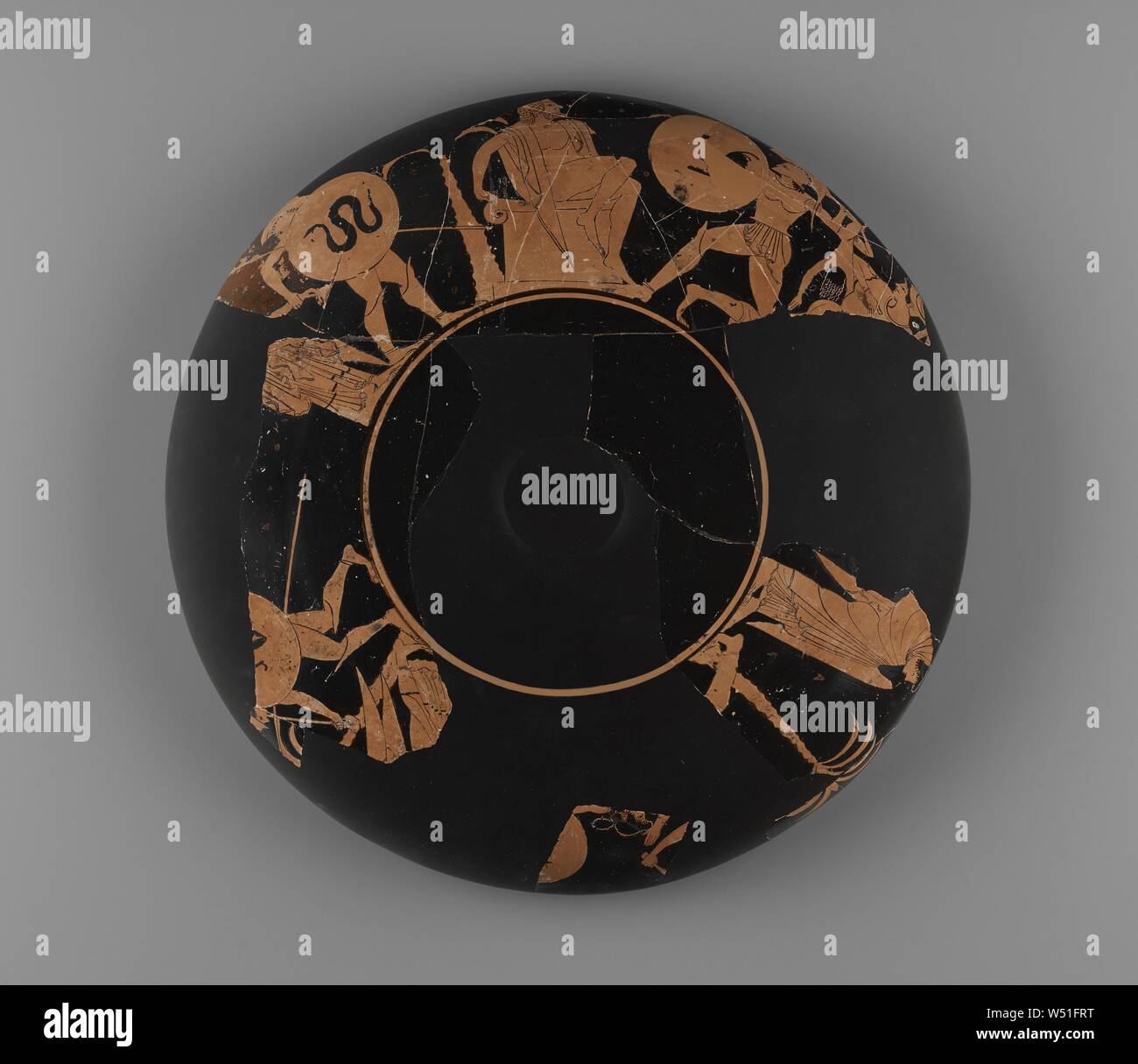 Fragmentary attic red figure kylix hi-res stock photography and images ...