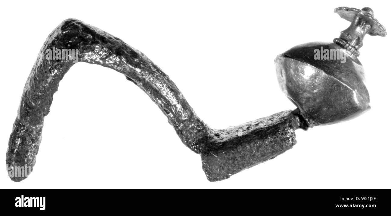 Gold fibula Cut Out Stock Images & Pictures - Alamy