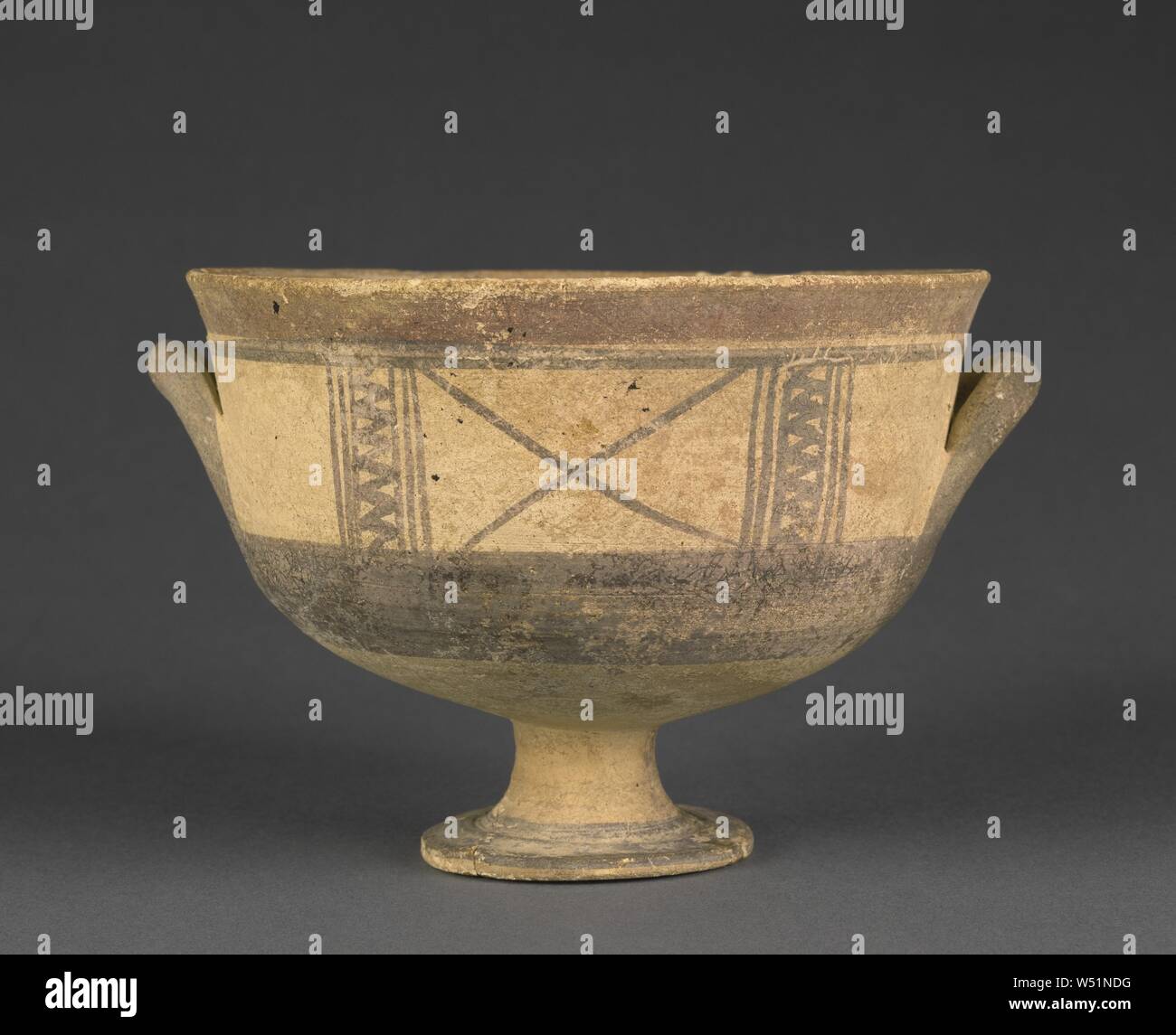 Cypriot bichrome ware cup hi-res stock photography and images - Alamy