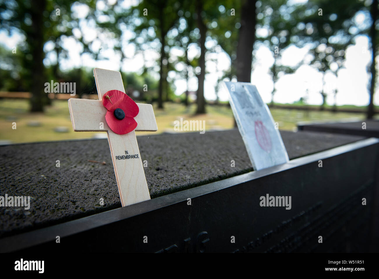 België. Langemark (bij Ieper). Duitse Militaire Begraafplaats. Foto ...