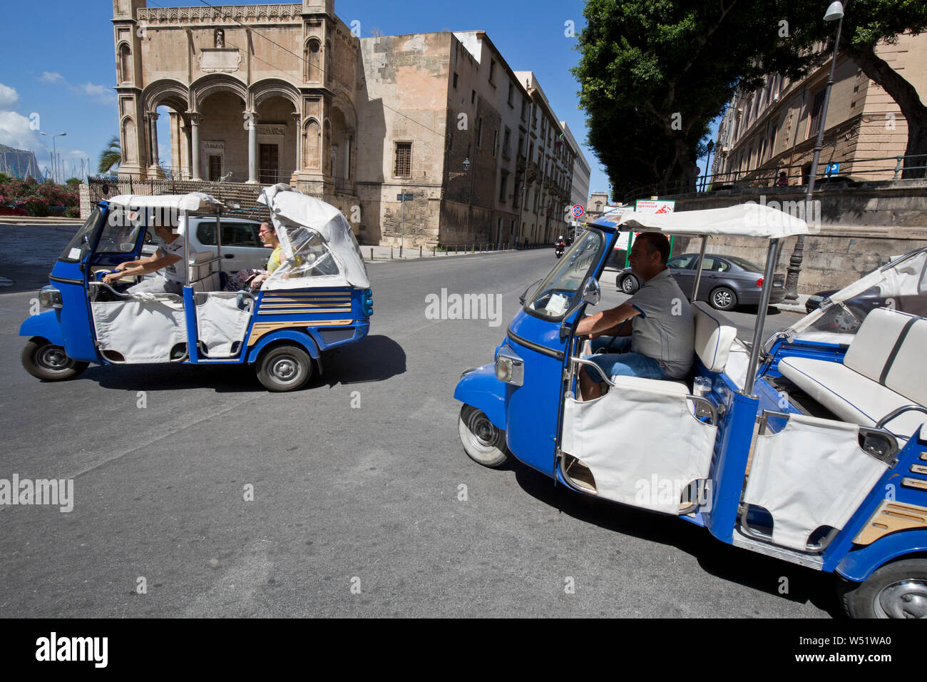 Delivery tricycle hi-res stock photography and images - Alamy