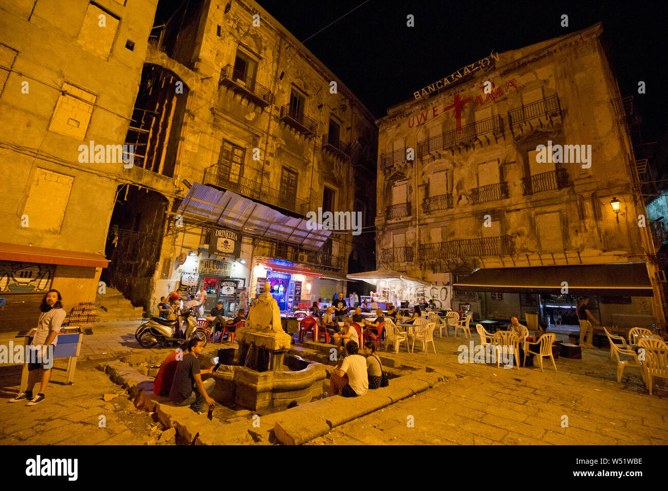 Palermo night hi-res stock photography and images - Alamy