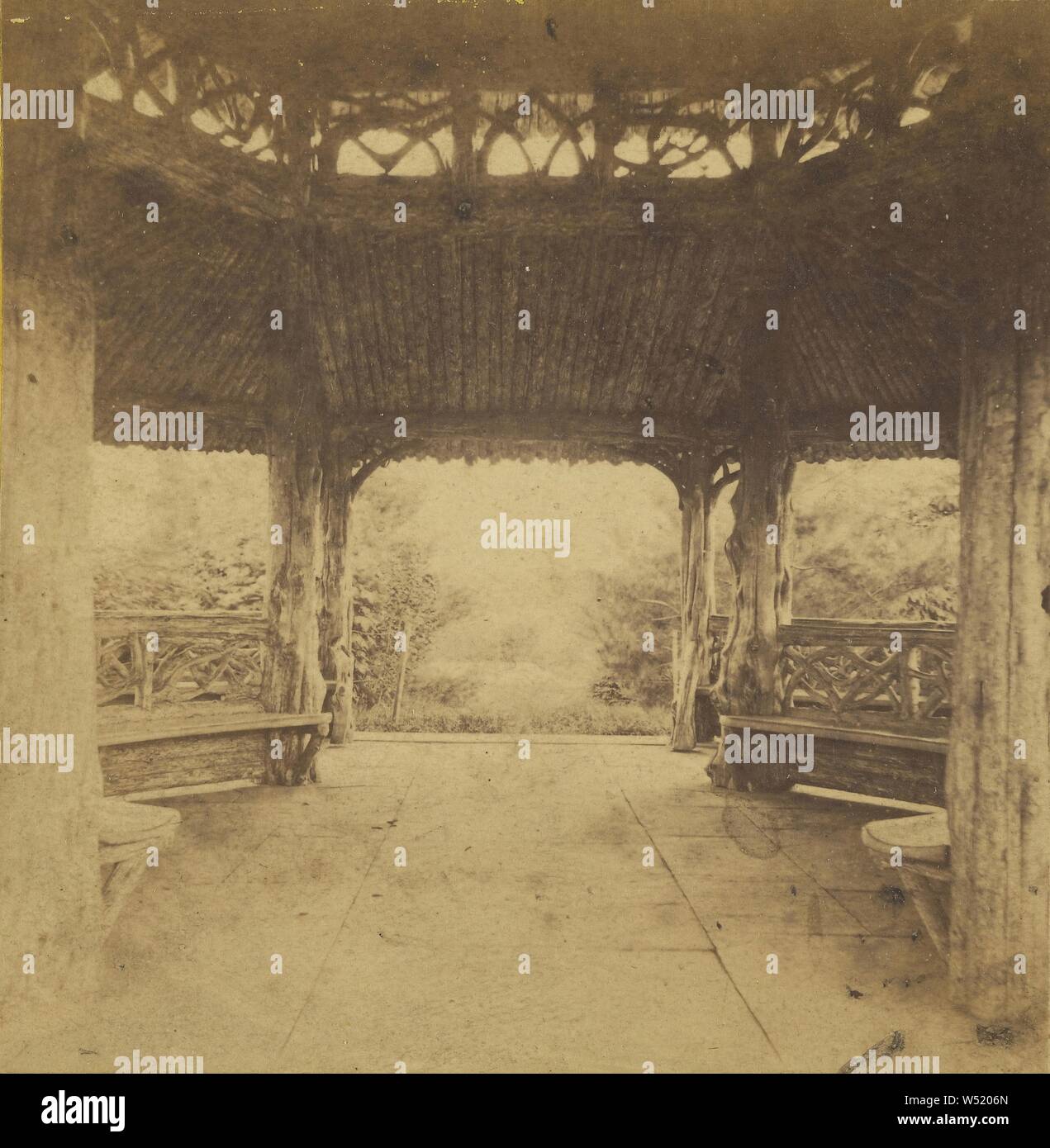 Central park entrance ave hi-res stock photography and images - Alamy