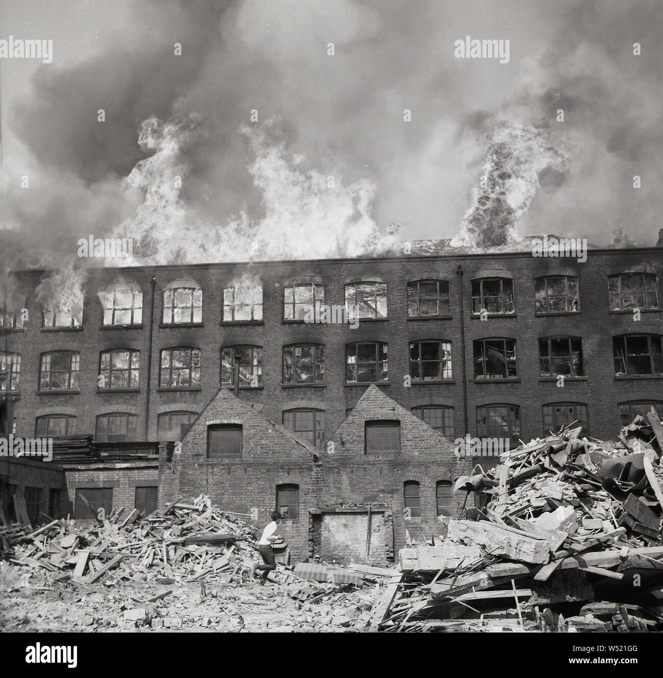 By the fire 1950s black and white hi-res stock photography and images ...