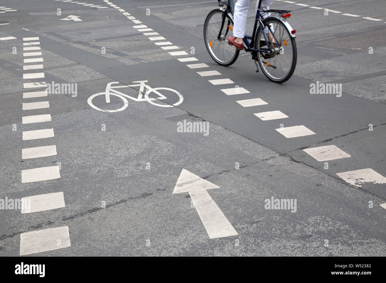 Bike Lane Symbol on Street; Frankfurt, Germany Stock Photo - Alamy