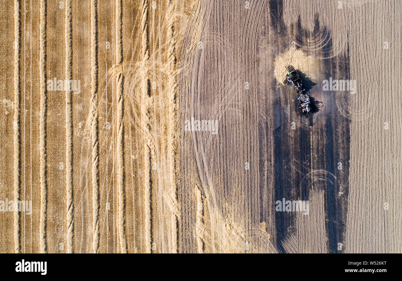 Sehnde, Germany. 26th July, 2019. After a fire, a burned out tractor ...