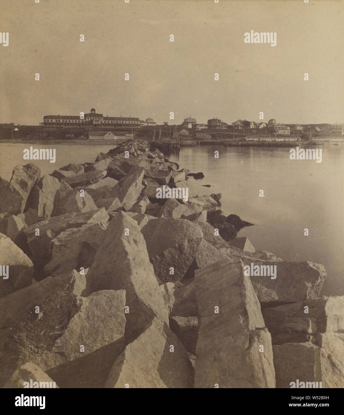 Breakwater showing ocean view hotel hi-res stock photography and images ...