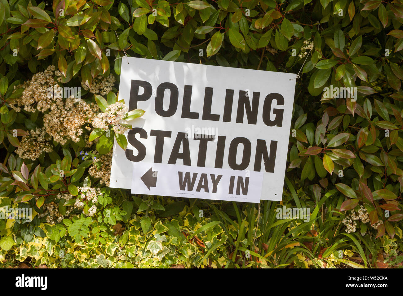 Sign of polling station hi-res stock photography and images - Alamy