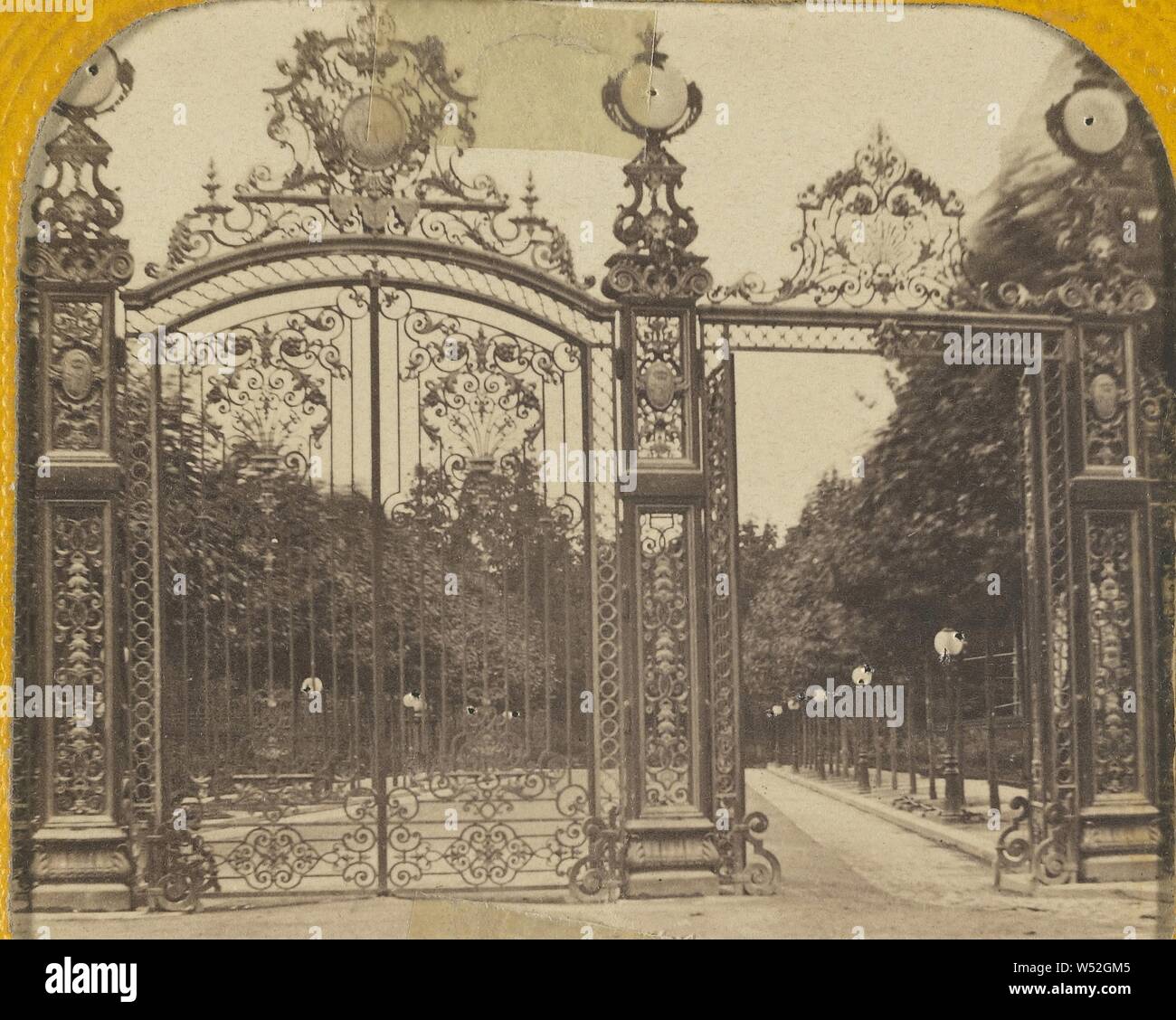 French gates hi-res stock photography and images - Alamy
