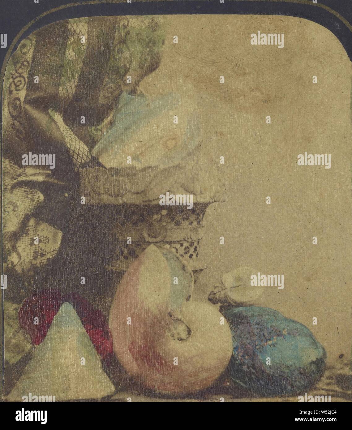 Silver shells hi-res stock photography and images - Alamy