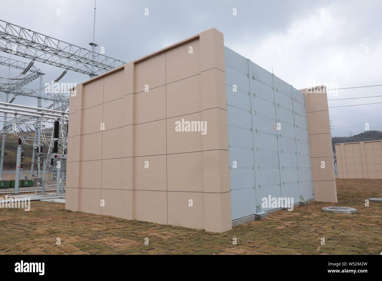 View of China's largest and most complicated 500 kV ultra-high voltage ...