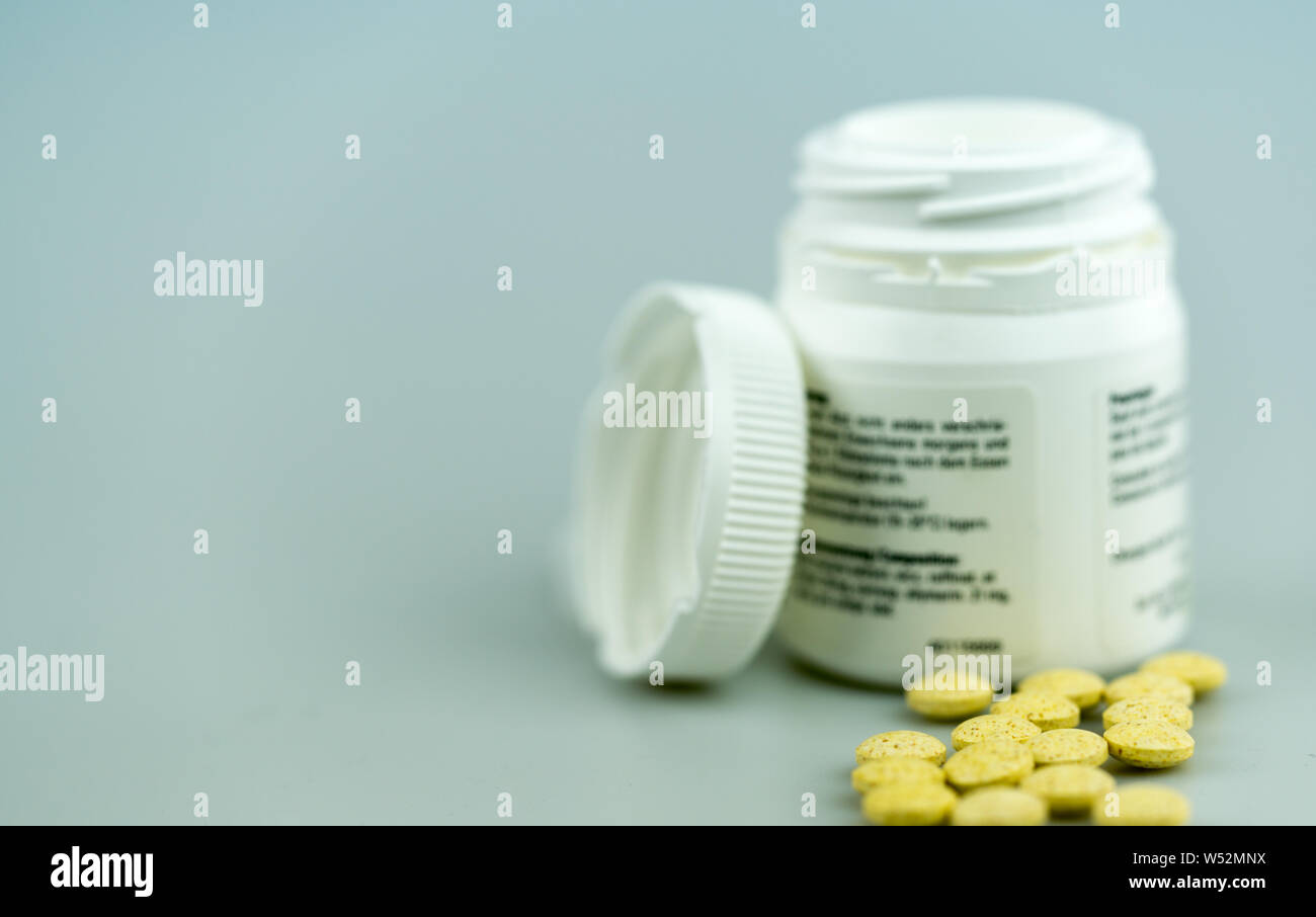 Pill bottle hi-res stock photography and images - Alamy