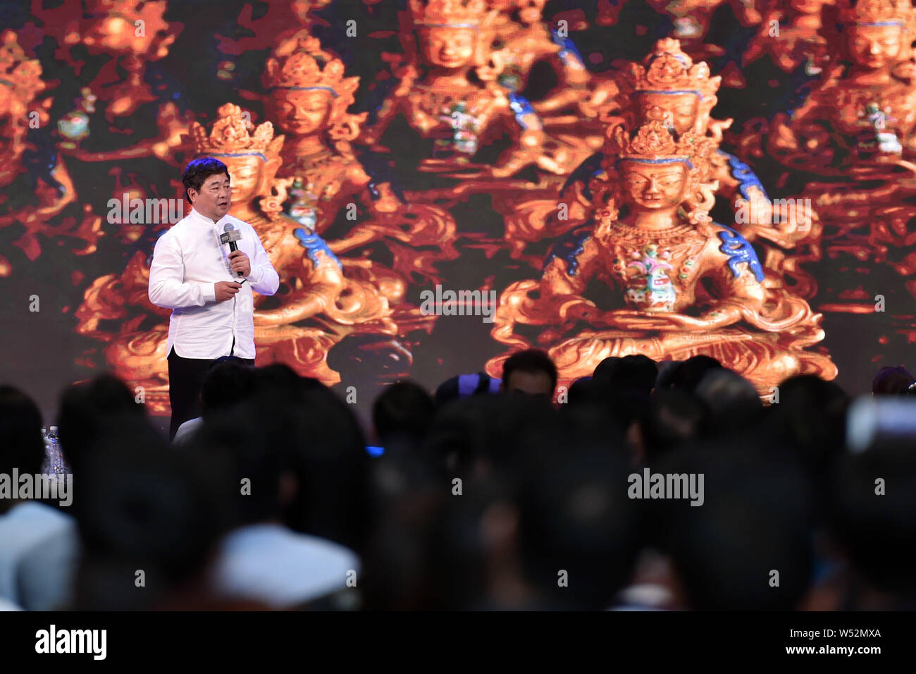 Shan Jixiang, curator of the Palace Museum, gives a lesson to village ...