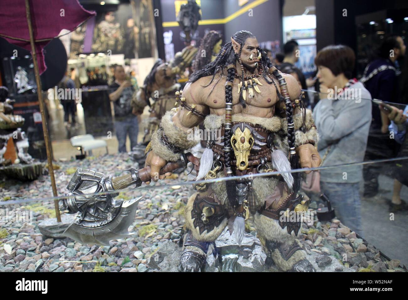 --FILE--People visit the stand of World of Warcraft of Blizzard ...