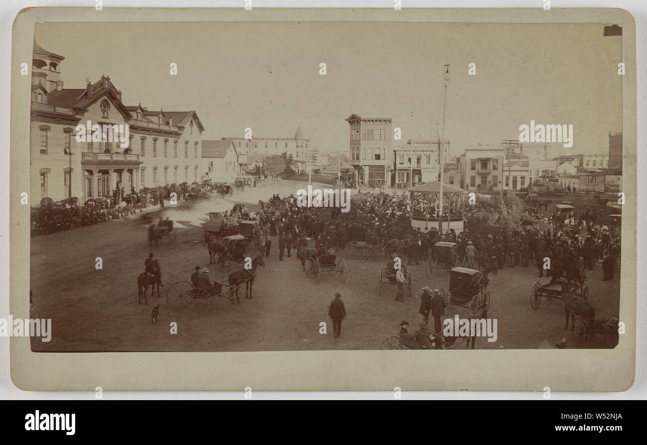 Plaza stove store hi-res stock photography and images - Alamy