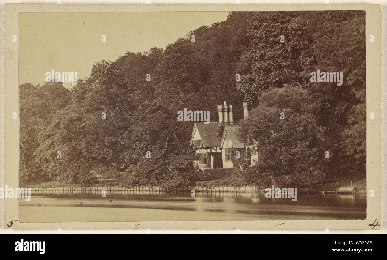 Spring cottage cliveden hi-res stock photography and images - Alamy