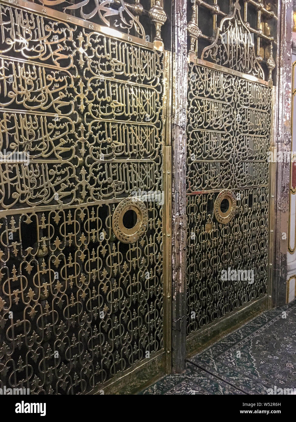 MEDINA, SAUDI ARABIA - JUNE 24, 2019: The tomb of the Islamic prophet ...