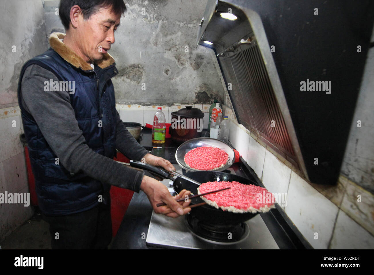 Puffed rice cakes hi-res stock photography and images - Alamy