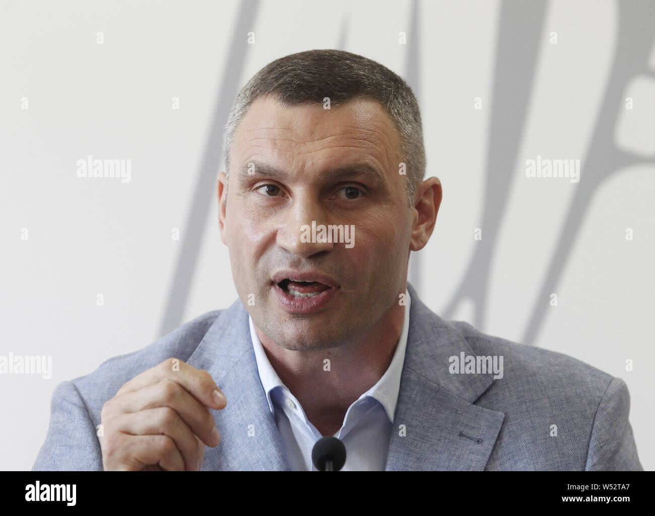 Vitali klitschko speaks to the press hi-res stock photography and ...