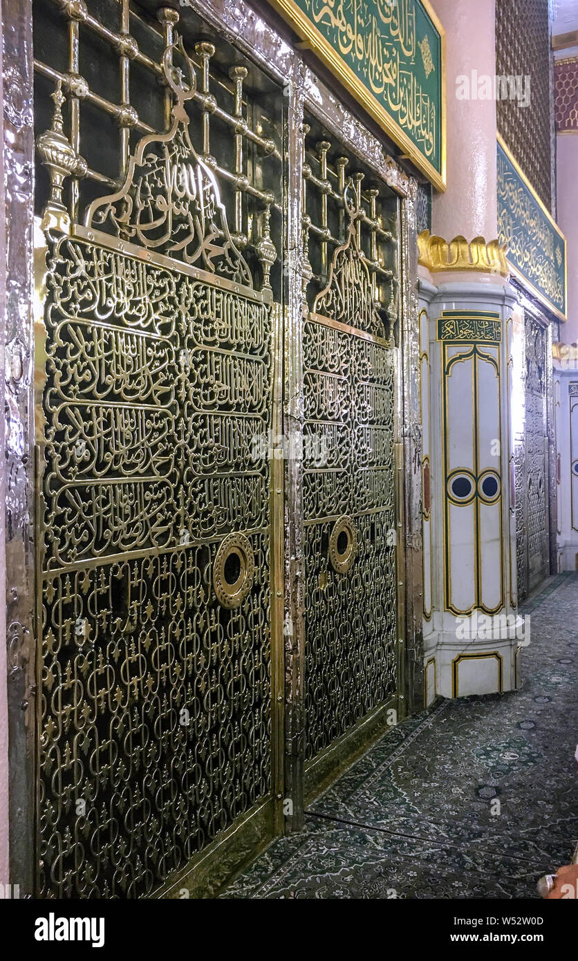 MEDINA, SAUDI ARABIA - JUNE 24, 2019: The tomb of the Islamic prophet ...