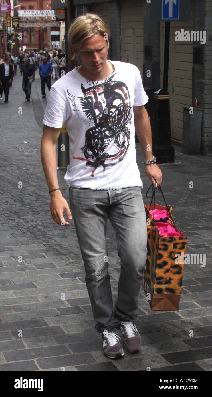 CHRISTIAN POULSON SHOPPING IN LIVERPOOL CREDIT IAN FAIRBROTHER/ALAMY ...