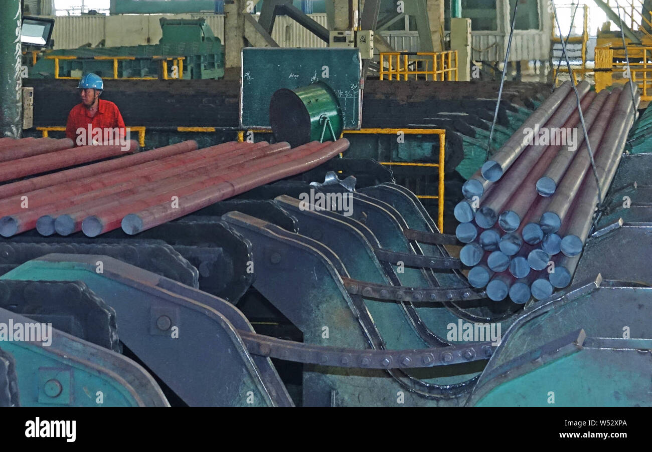 --FILE--Chinese workers manufacture steel products on the assembly line ...