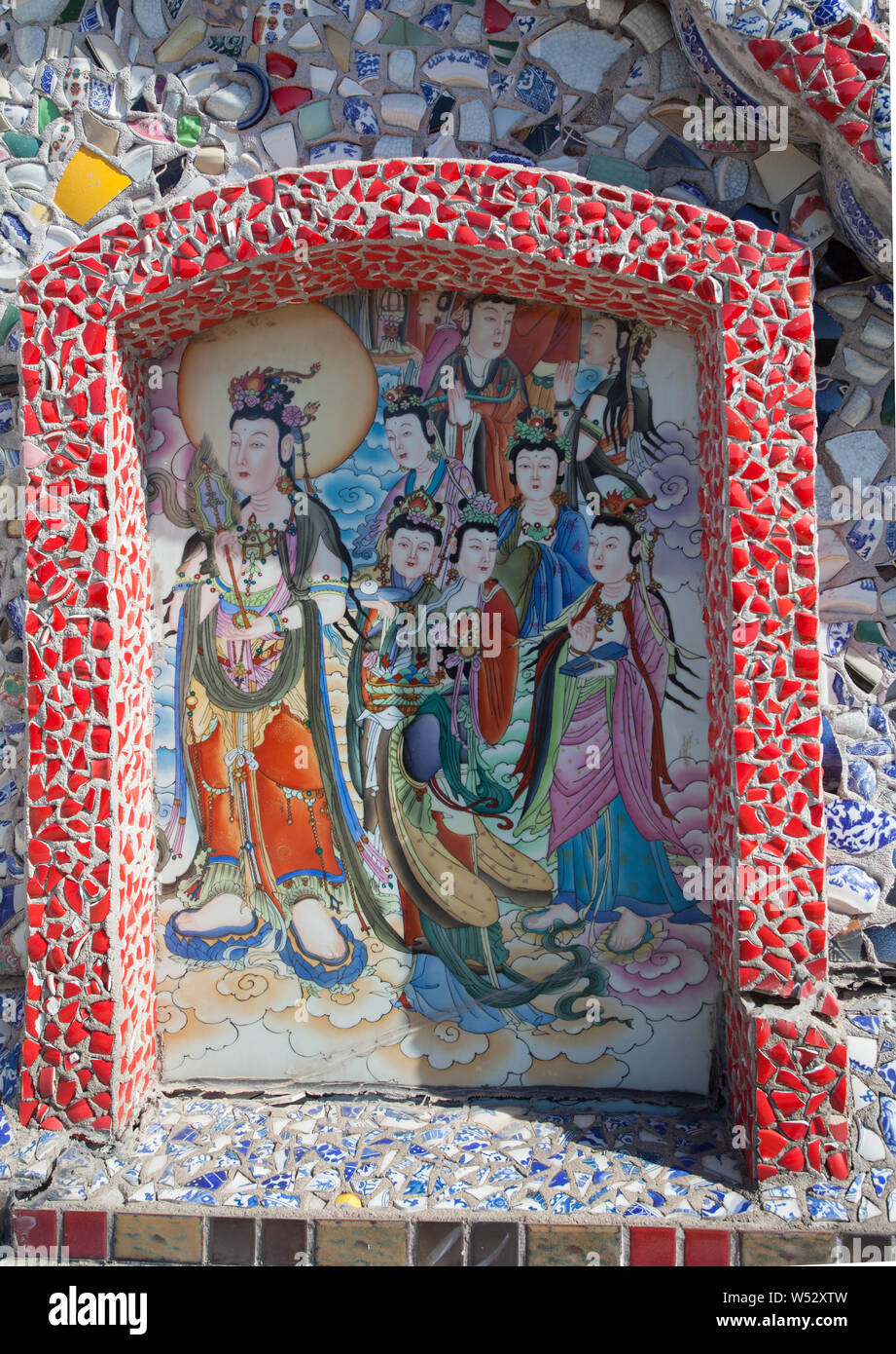 --FILE--View of the procelain palace built by elderly folk artisan Yu ...