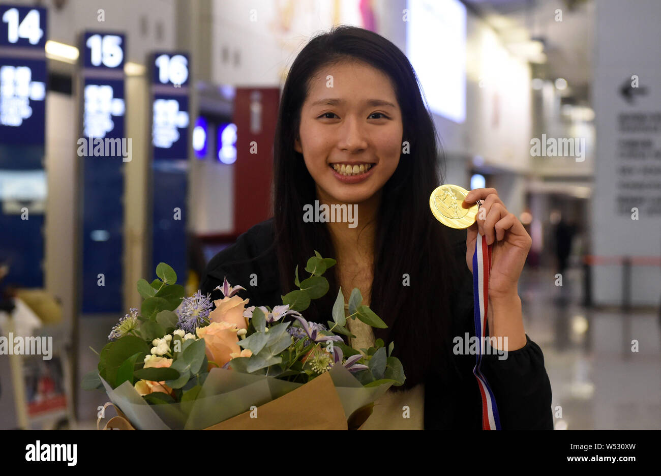 Hong Kong fencer Vivian Kong Man Wai shows her gold medal after ...