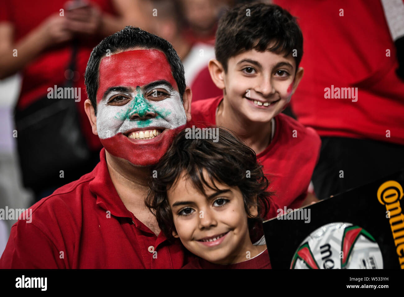 United arab emirates football fans hi-res stock photography and images ...