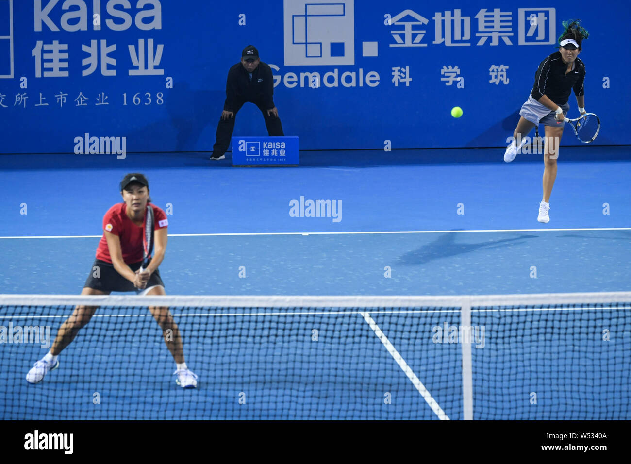 Duan peng hi-res stock photography and images - Alamy