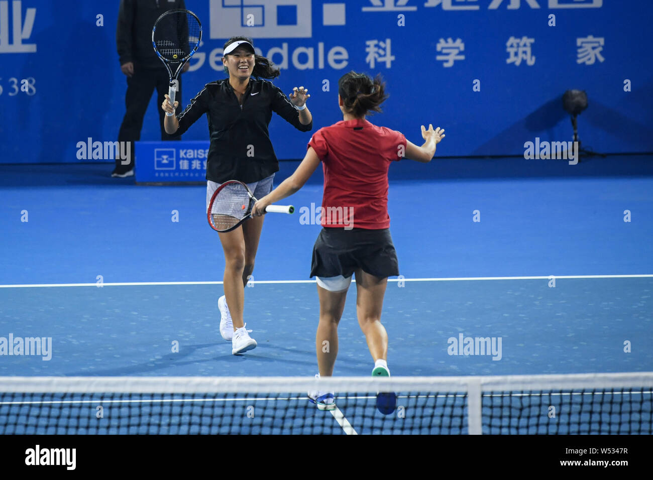 Duan peng hi-res stock photography and images - Alamy