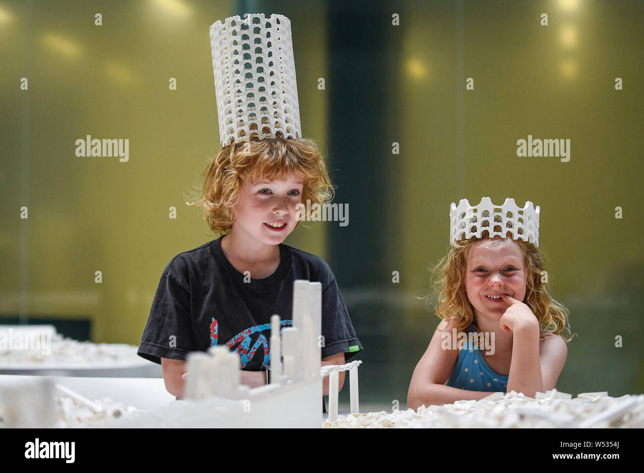 Lego crown hi-res stock photography and images - Alamy