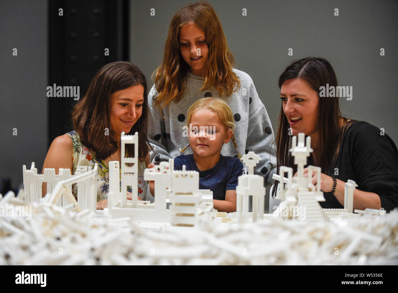 London, UK. 26 July 2019. (C) Margot Cartwright-Naylor, aged 4, and her ...