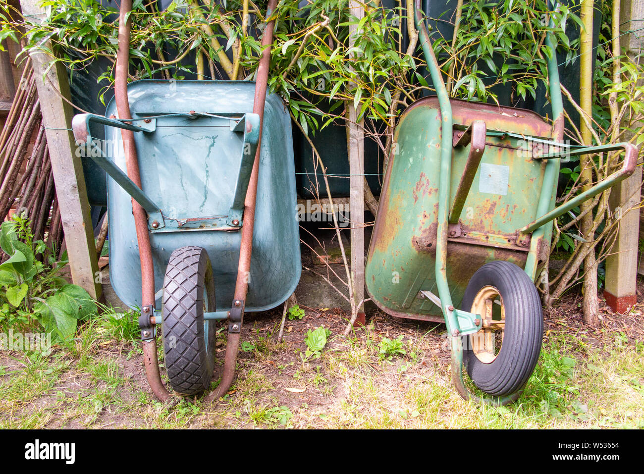 Wheelbarrow iron wheel hi-res stock photography and images - Alamy