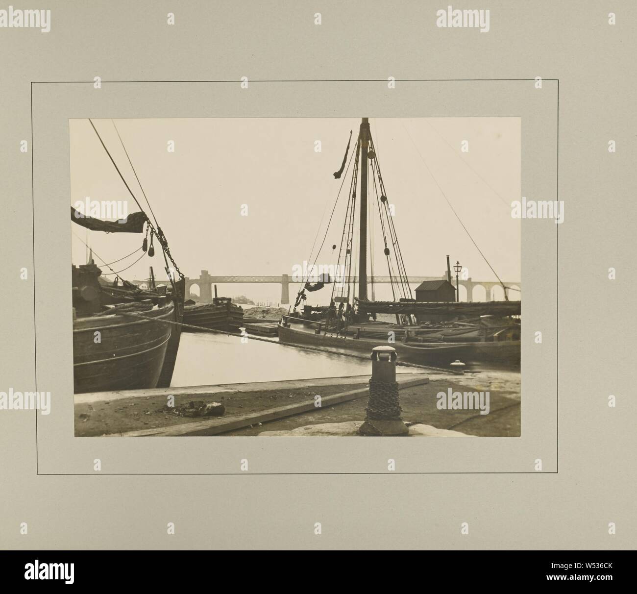 Negative april 1890 hi-res stock photography and images - Alamy