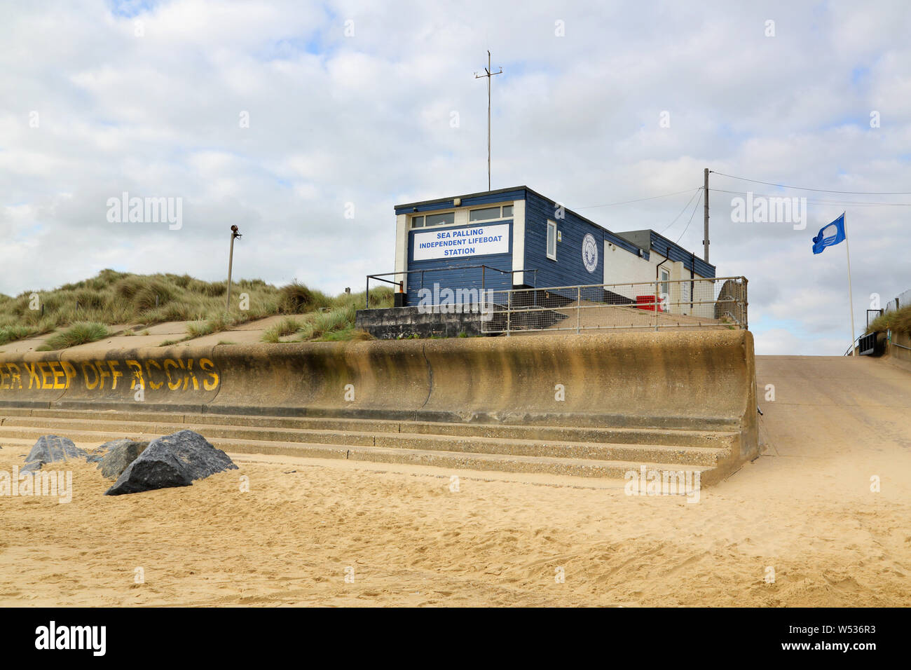 Lifeboat service hi-res stock photography and images - Alamy