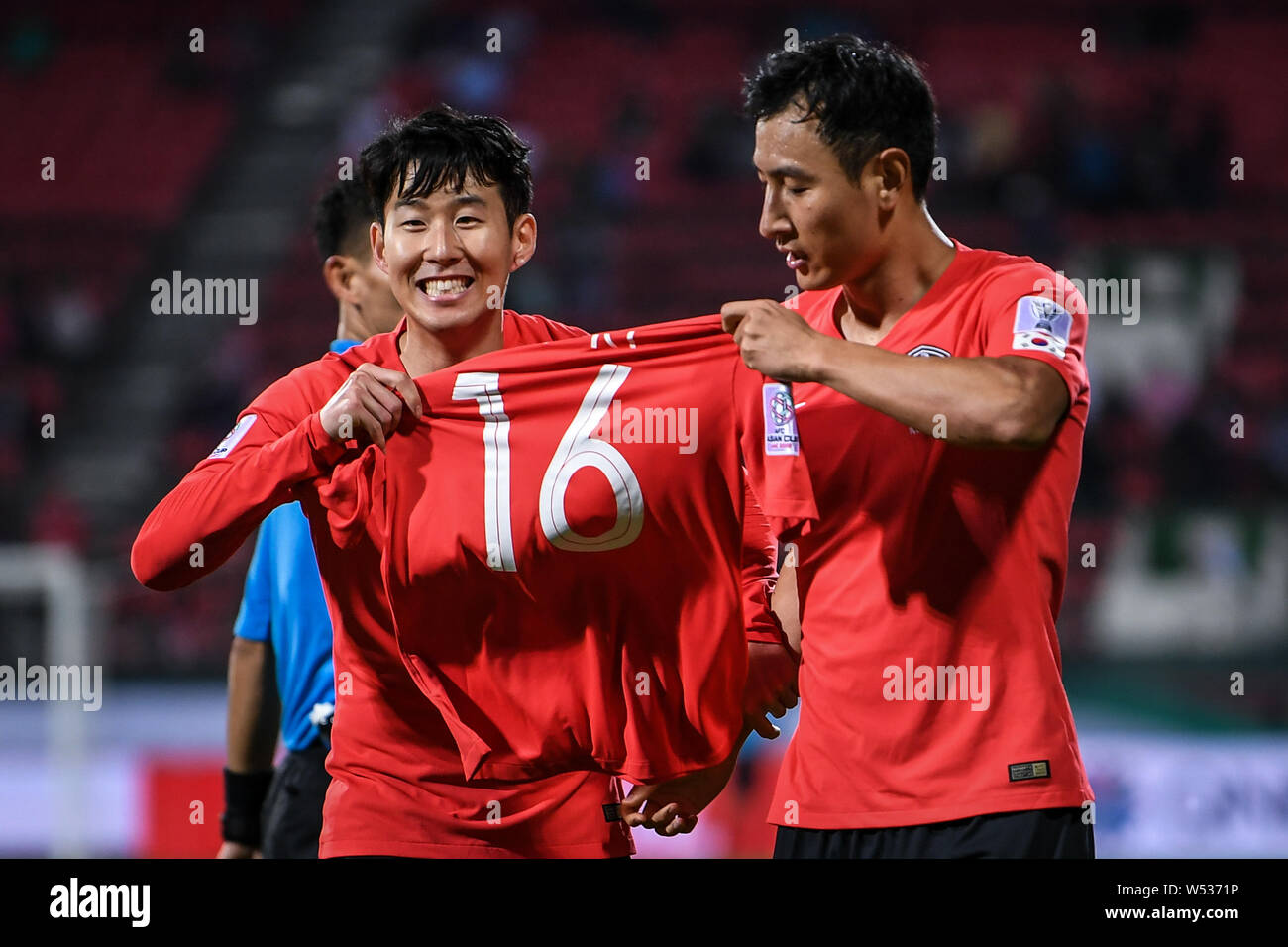 Ji Dong-won, right, and Son Heung-min of South Korea, hold up the 16 ...