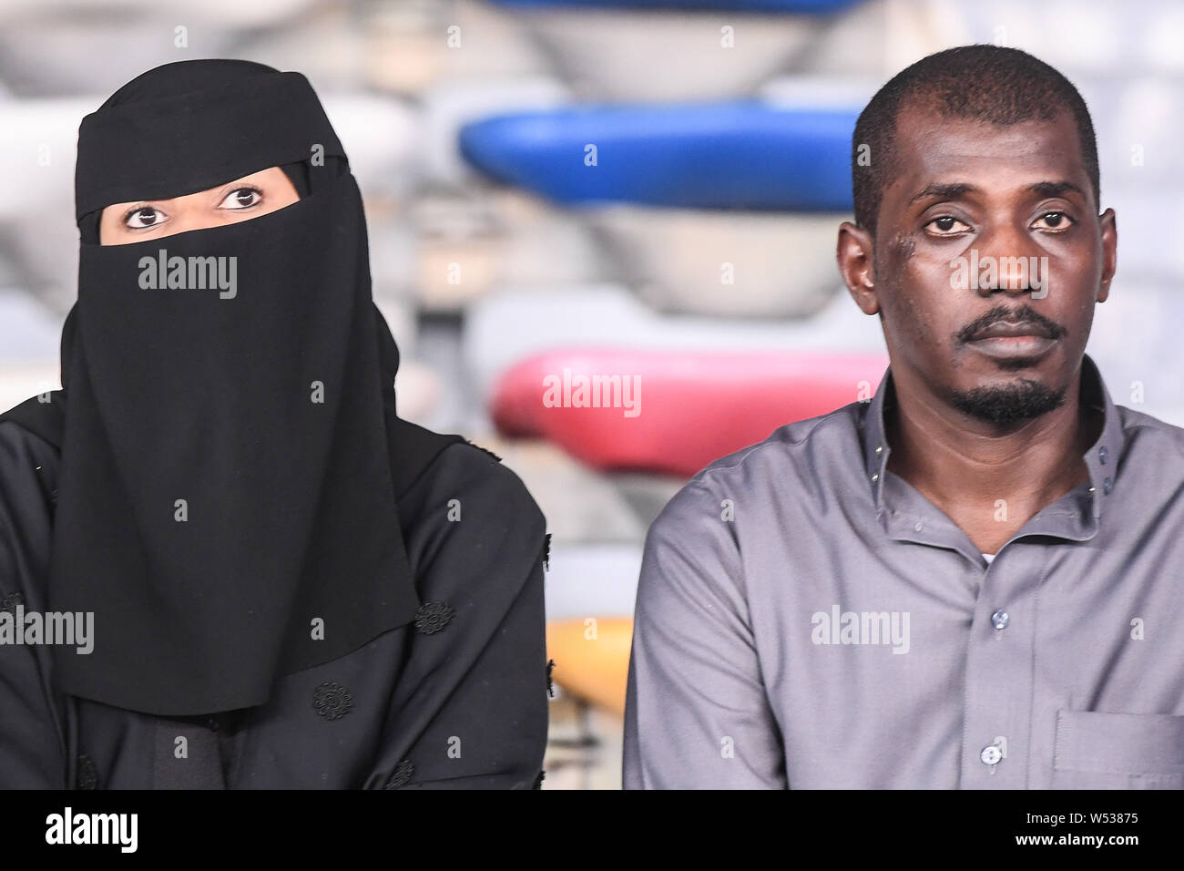 Saudi arabian football fans saudi hi-res stock photography and images ...