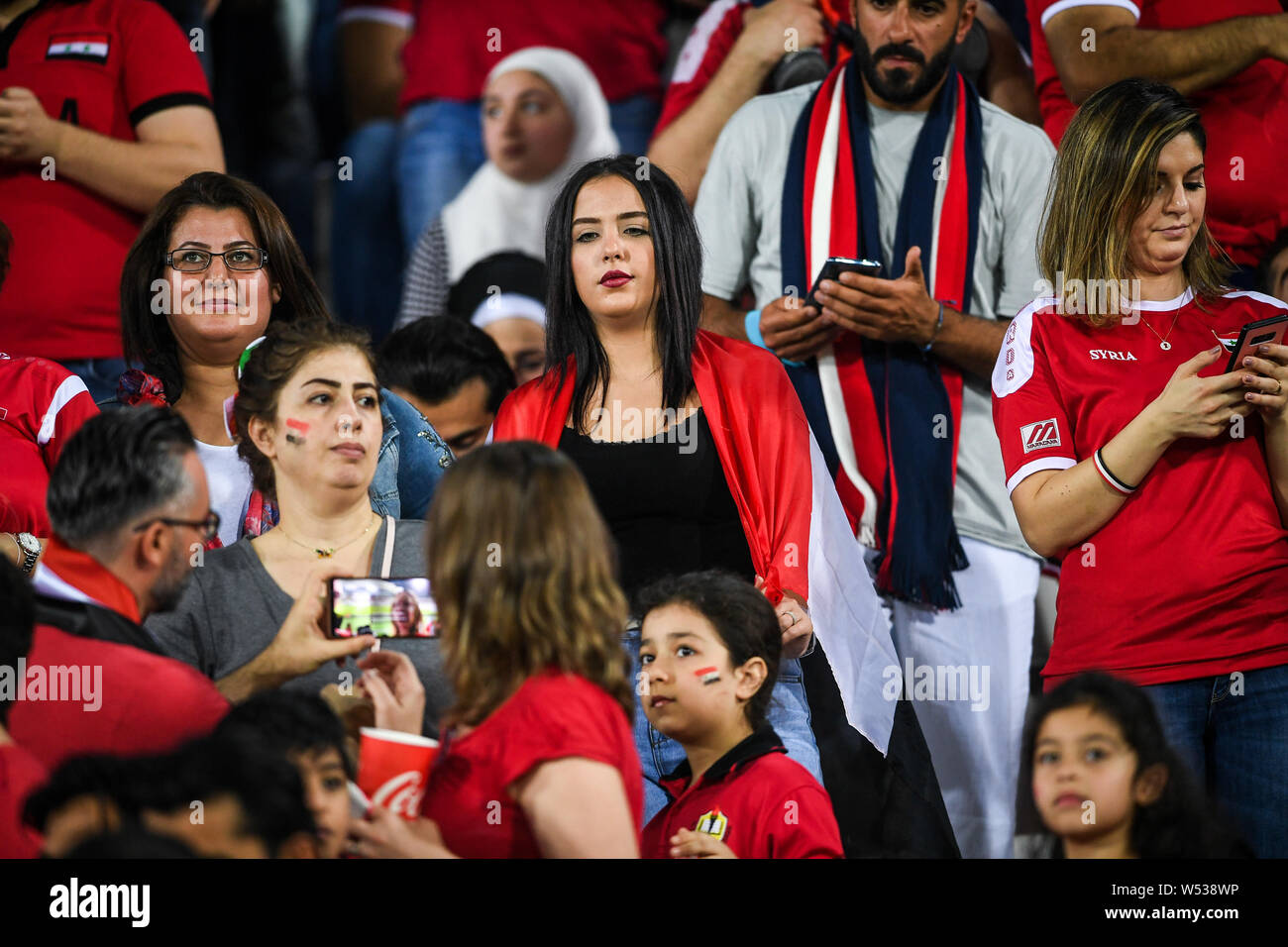 United arab emirates football fans hi-res stock photography and images ...