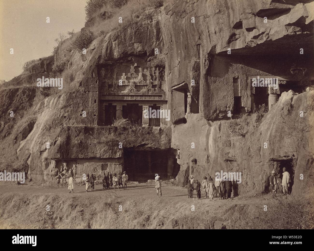 Cliff face caves hi-res stock photography and images - Alamy