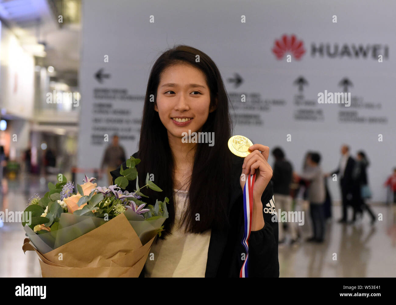 Hong Kong fencer Vivian Kong Man Wai shows her gold medal after ...