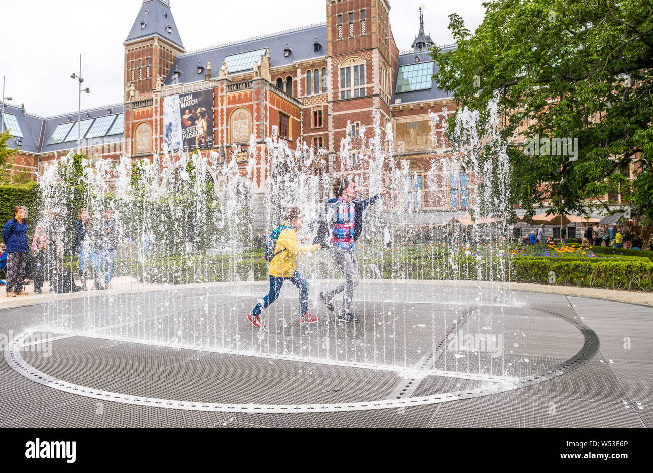 Fountain amsterdam hi-res stock photography and images - Alamy