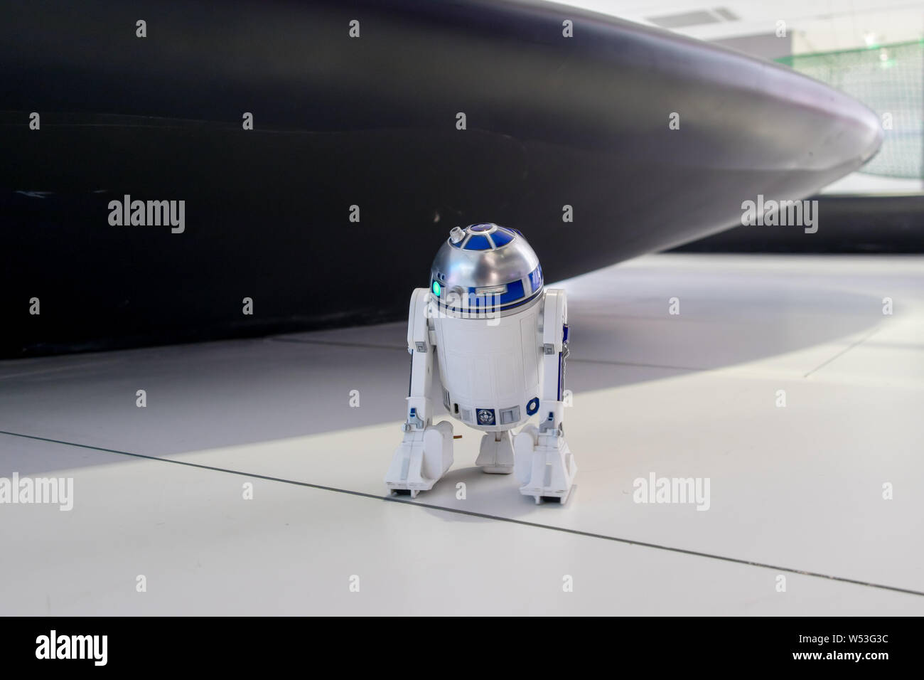 A robot featuring the shape of Star Wars Interactive R2D2 Astromech ...