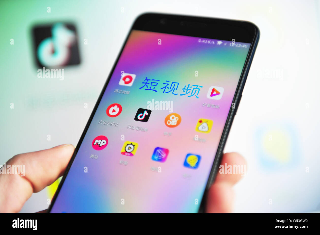 --FILE--A mobile phone user shows icons of short video apps: Xigua ... --FILE--A mobile phone user shows icons of short video apps: Xigua ...