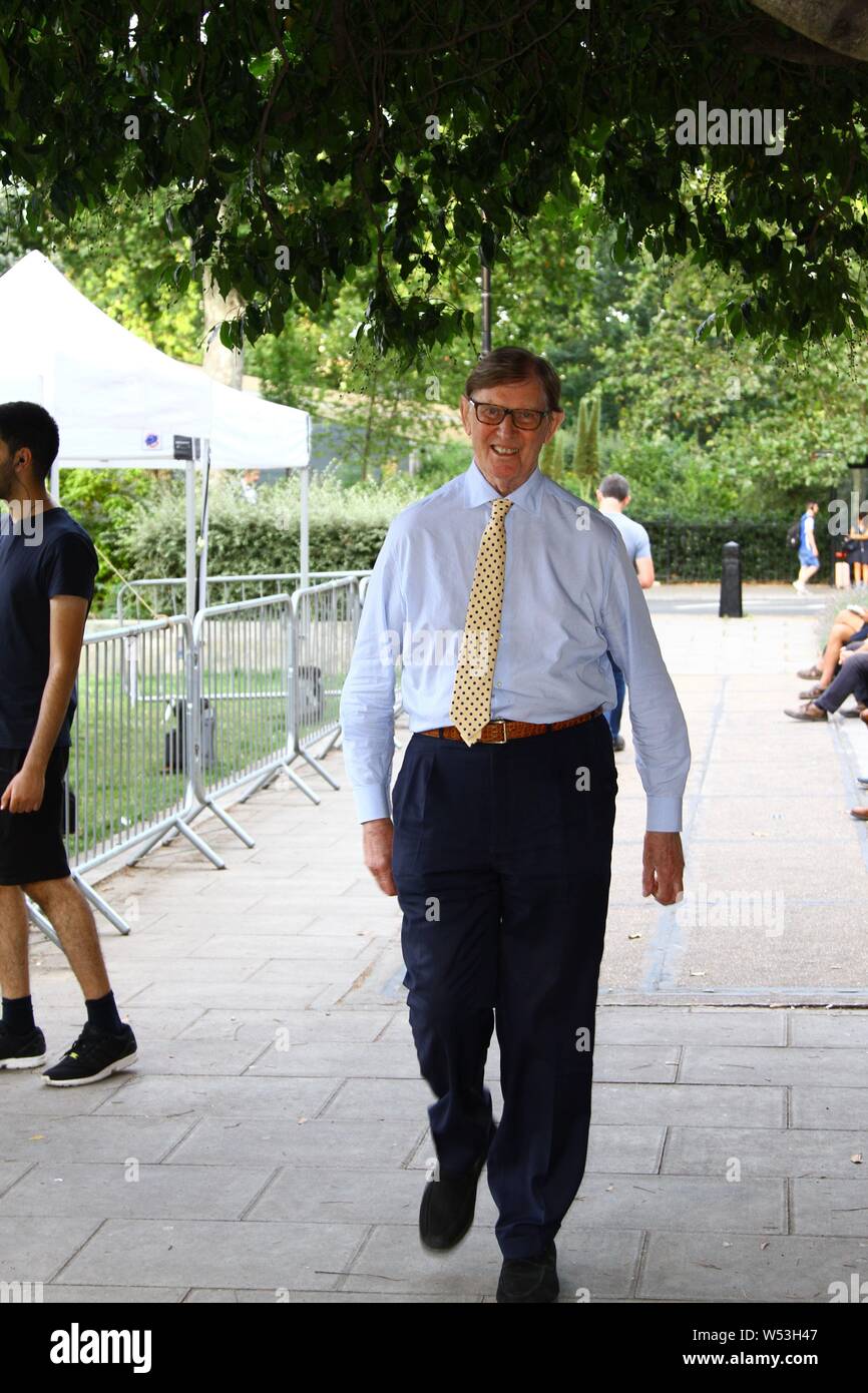 Sir bill cash mp for stone hi-res stock photography and images - Alamy