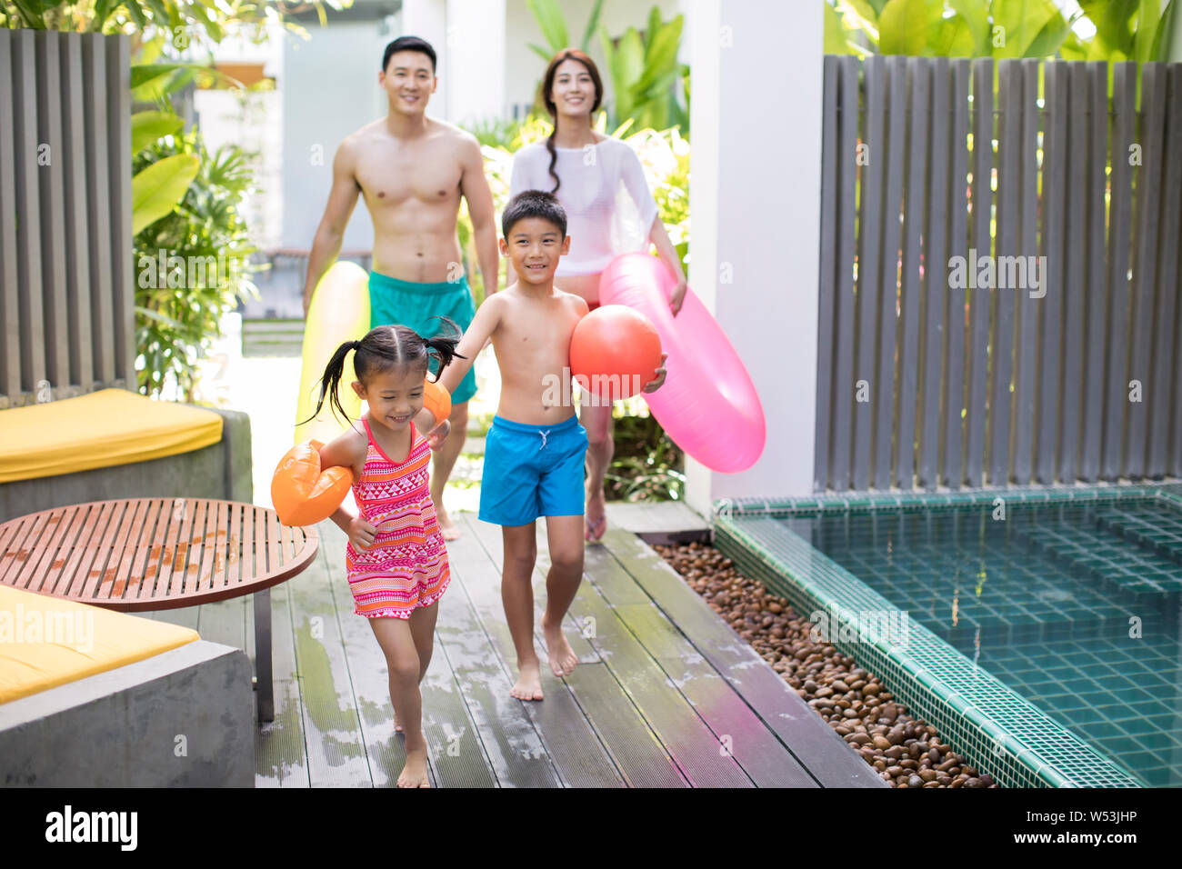 Going to the pool family hi-res stock photography and images - Alamy