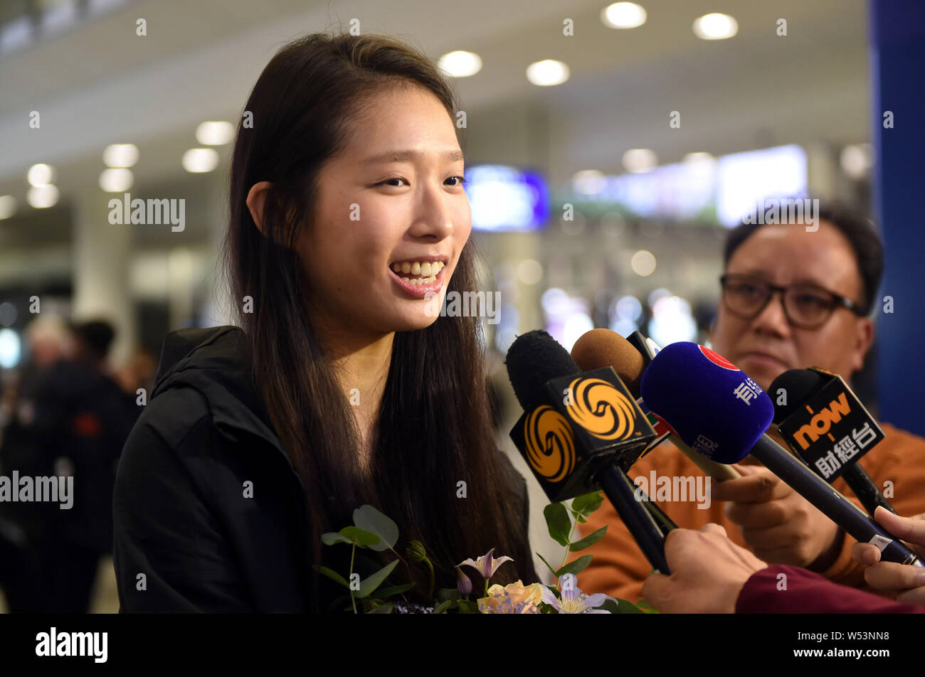 Hong Kong fencer Vivian Kong Man Wai shows her gold medal after ...
