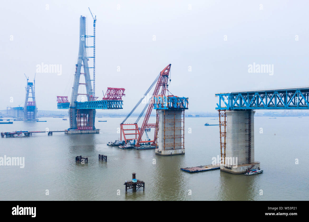 The No.27 auxiliary pier of the world's longest cable-stayed bridge ...